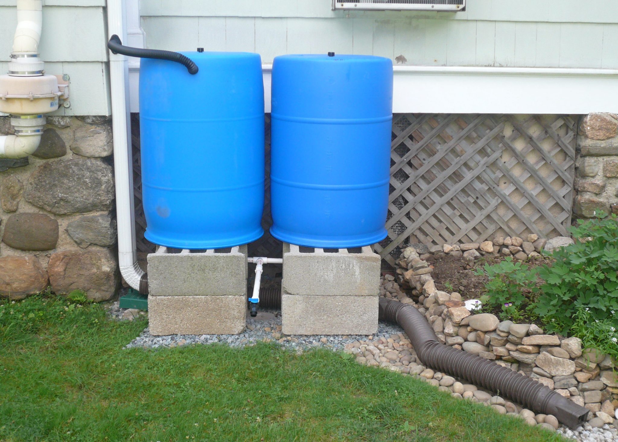 How to Plumb an Overflow Drain in a Rain Barrel (Step-by-Step Guide ...