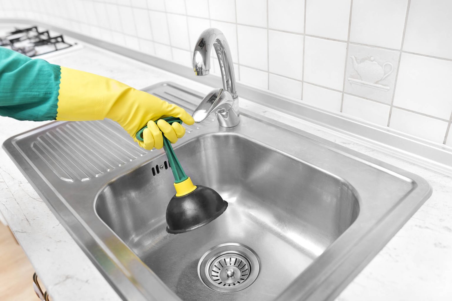 Hire a Plumber to Clean Out the Clog Kitchen Sink Fast - Plumbing Tips ...